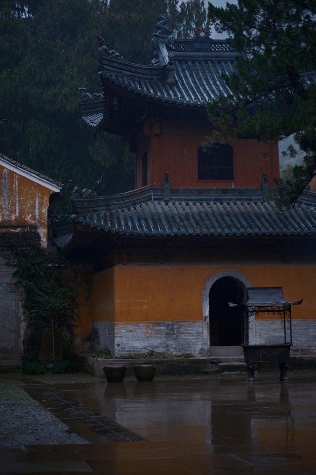 Asian Poem: Rain Watcher · Lun Jiang